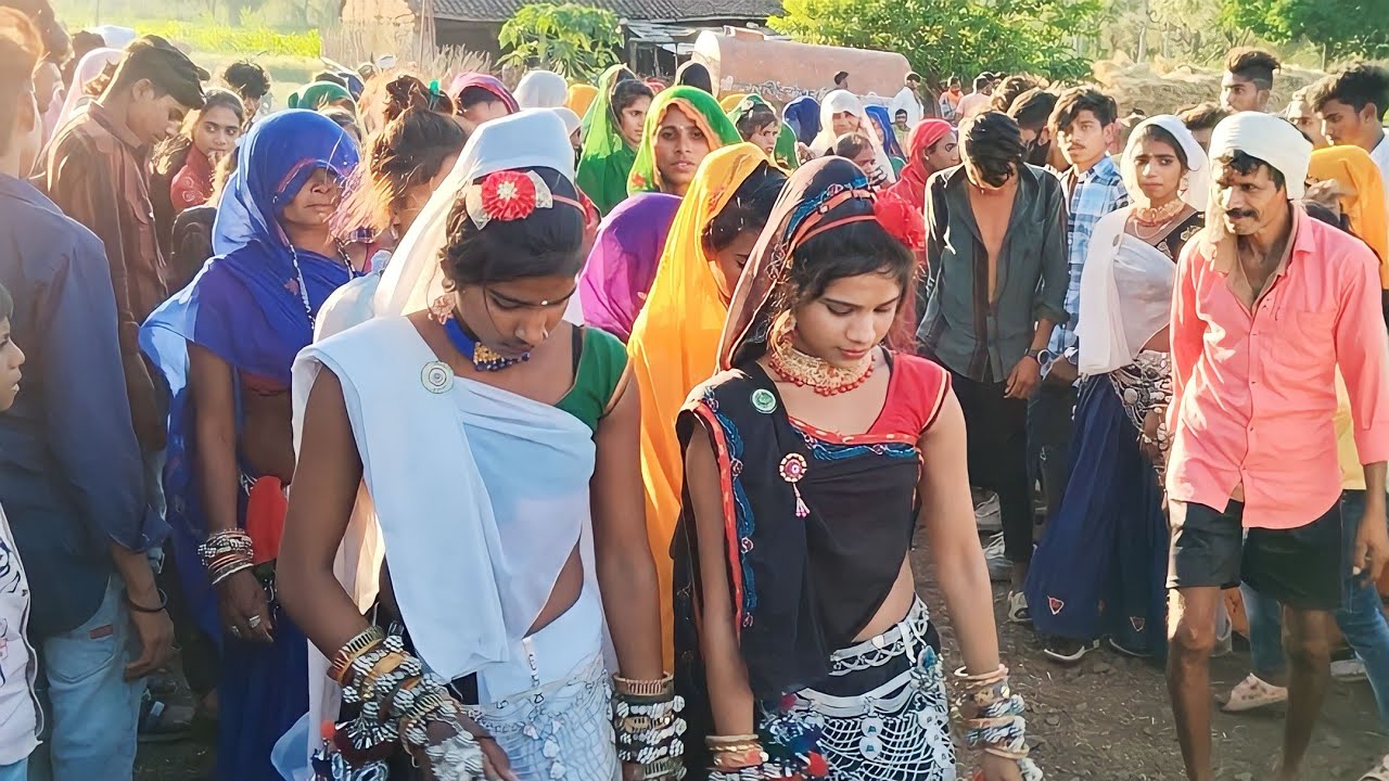 ऊंची झालोर मां करे आयनी!!uchi jhalor ma kare aayni!! आदीवासी सुपर ...