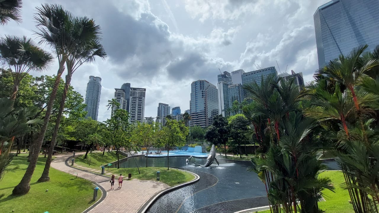 MORNING WALK @ KLCC PARK [4K] - YouTube