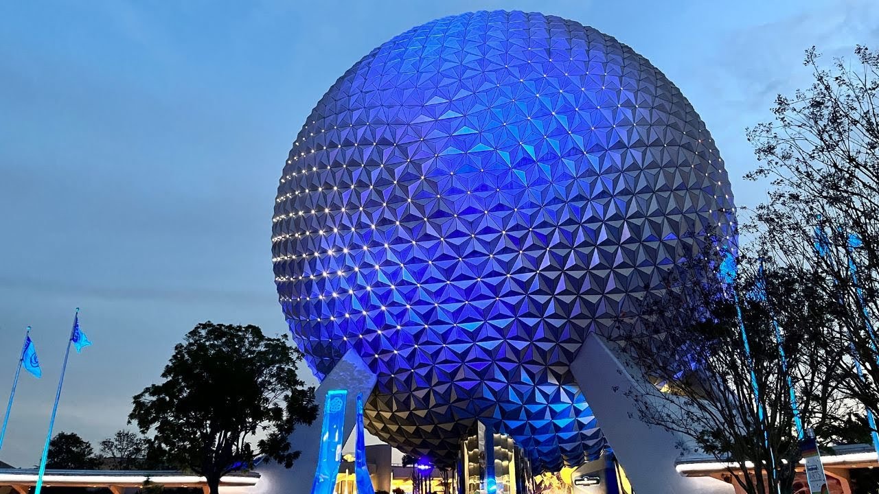 Watching Luminous For The First Time At EPCOT - YouTube