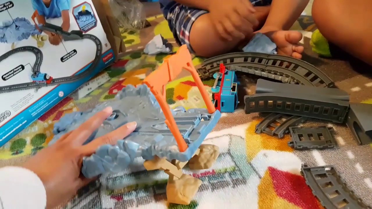 Thomas and Friends trackmaster motorized railway | Close call cliff set ...
