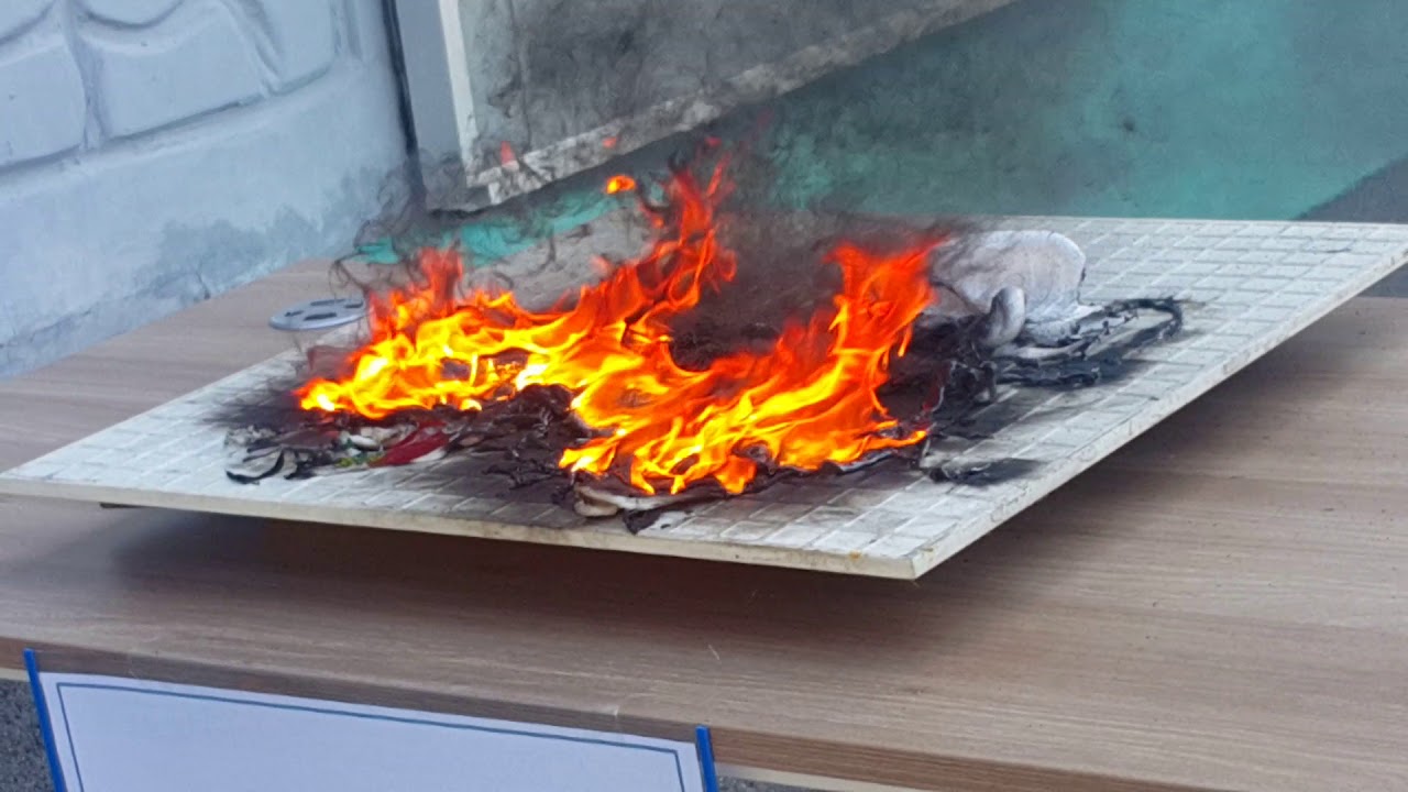 PLA foam vs. PS foam combustion - YouTube