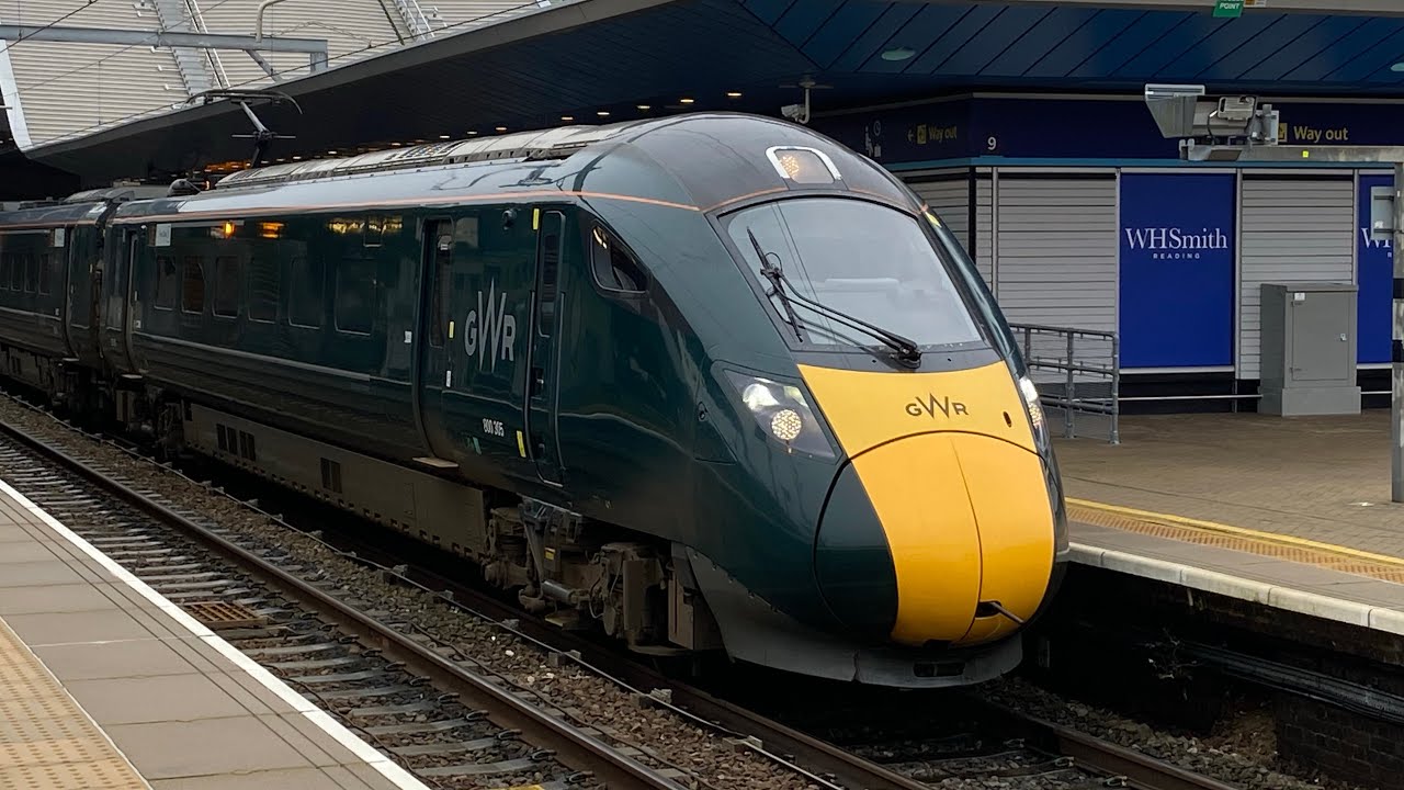 Class 800 IET | 800305 | Great Western Railway - GWR | Reading | 11/01 ...