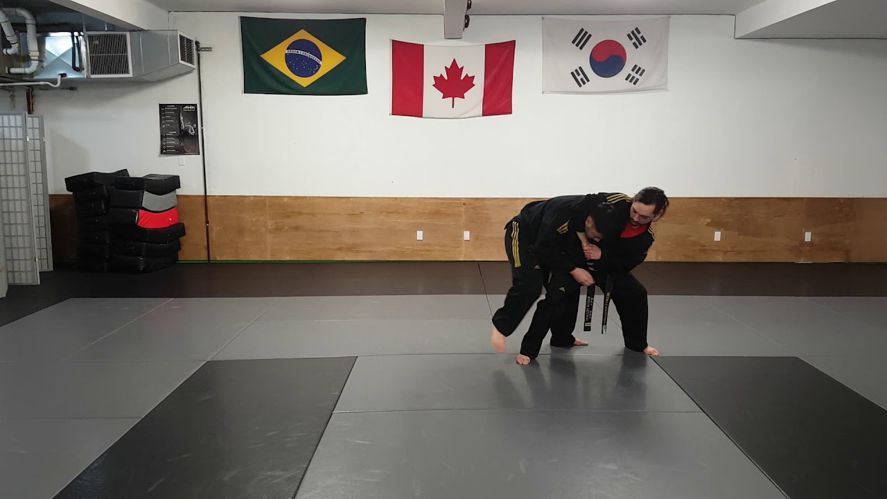 Head lock self defence - YouTube