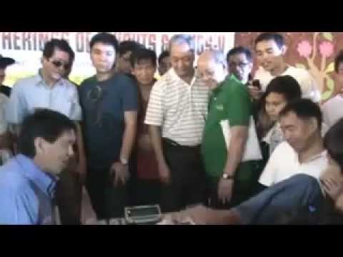 GM Eugene Torre & Amado Dulnuan - Ceremonial Moves @ GOKAK 2011 - YouTube