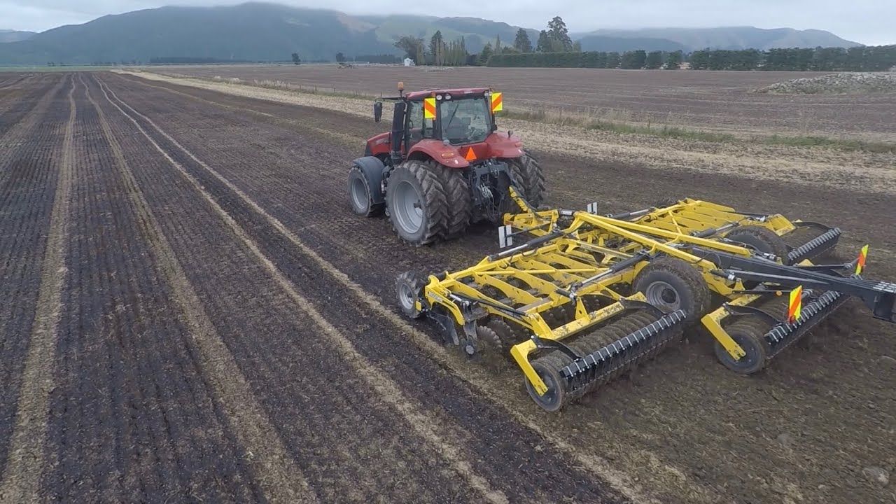 Doyle farms broadcasting oats. 4Ag swifterdisc and Case IH magnum 280 ...