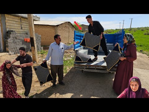 Ayas' family life: The operator helps Ayas complete the house and decorations.