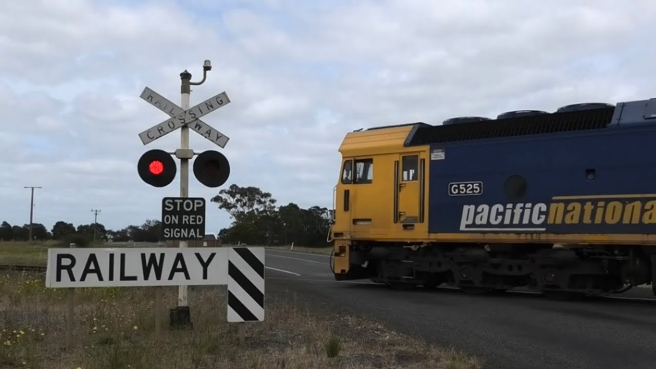 Henty Hwy, Condah, Vic | ARTC Railway Crossing | Before and After Bell ...
