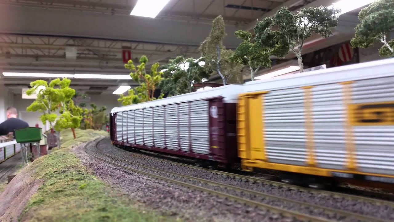 Long BN autorack train - YouTube