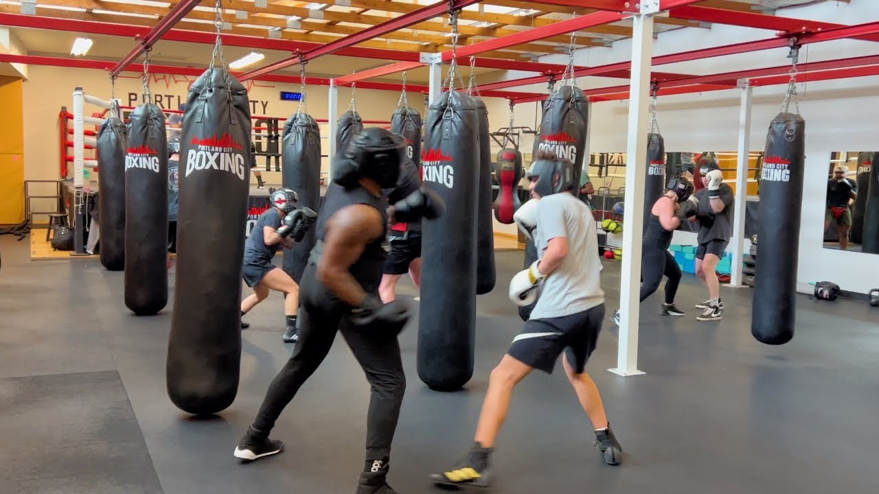 Sparring a Heavyweight again! - YouTube