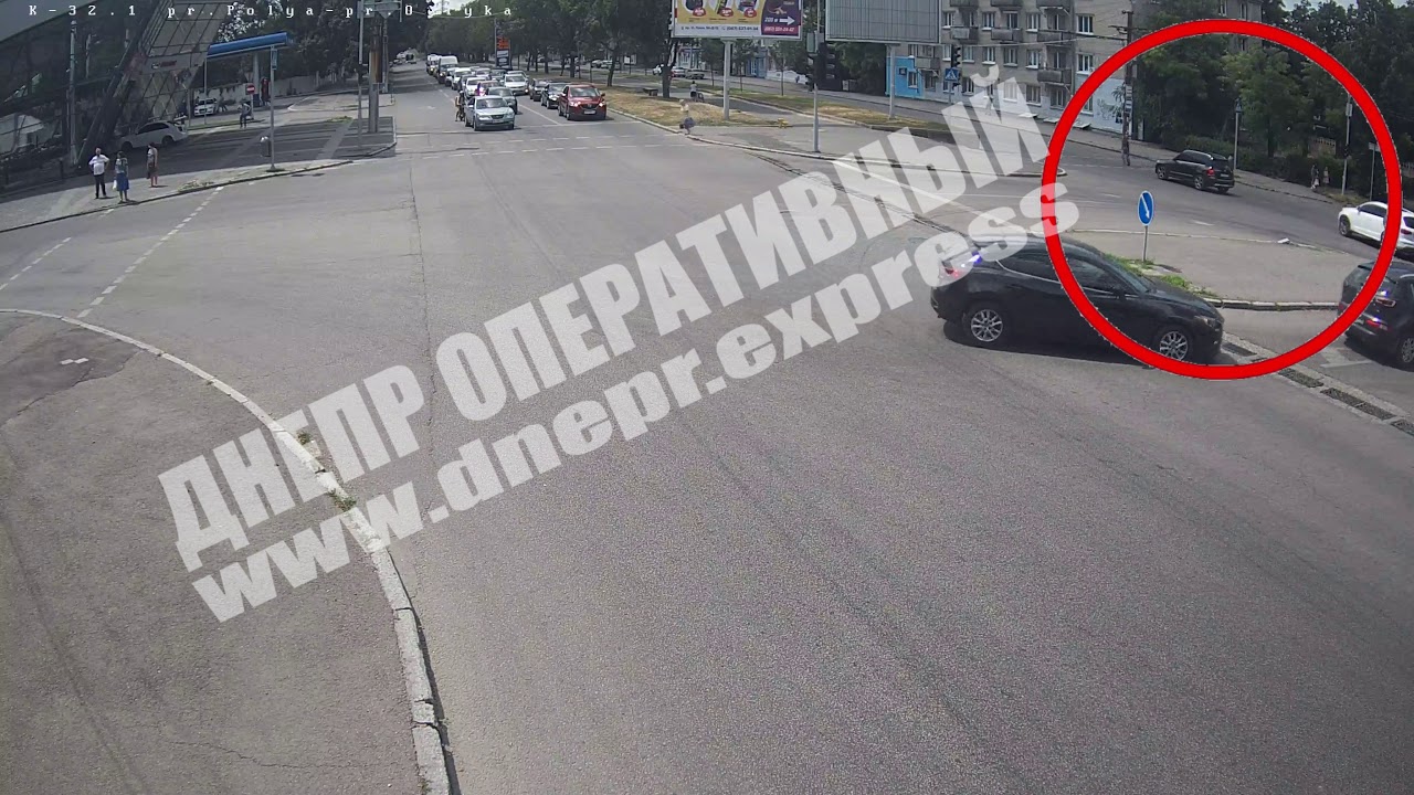 В Днепре на перекрестке проспекта Александра Поля и проспекта Филиппа