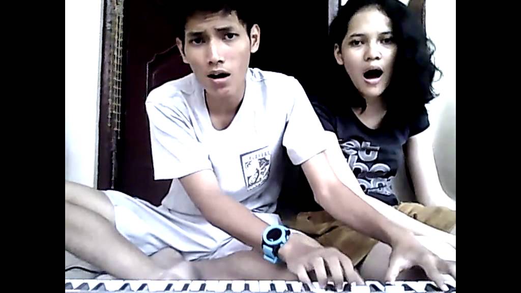 Perahu kertas -Maudy ayunda (Cover) by Junio and Berly - YouTube