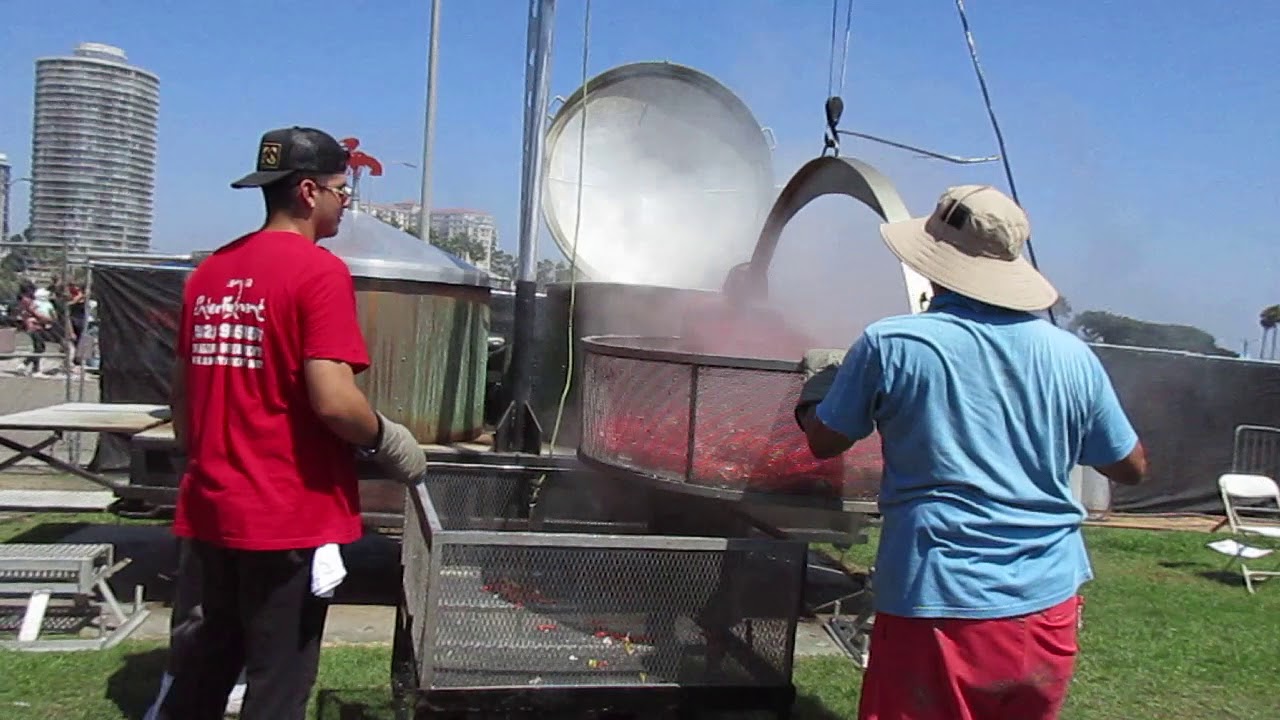 How the Live Maine Lobsters are prepared in the World’s Largest Cooker ...