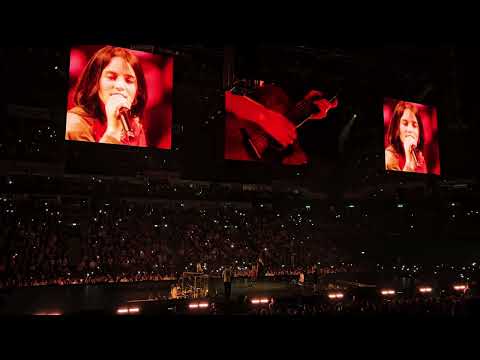 Billie Eilish - Fix You (Coldplay Cover live) Uber Arena 09.05.25