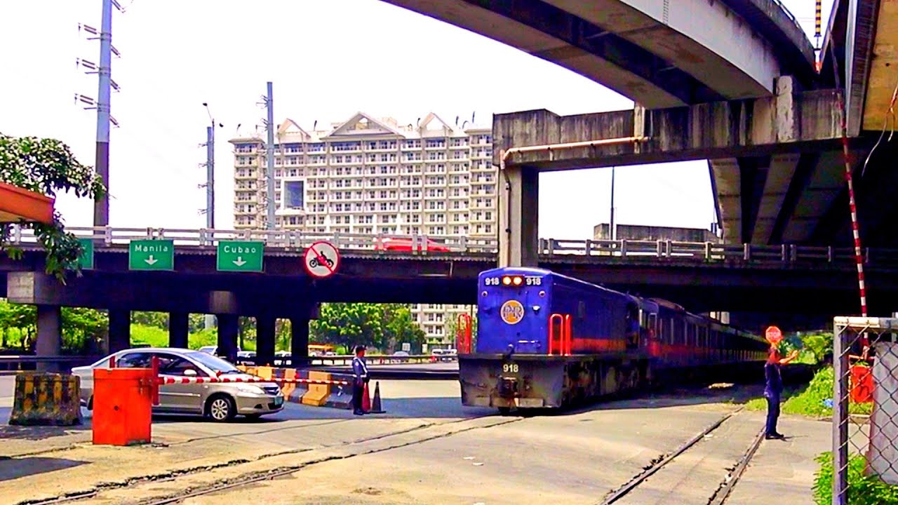 Railway. Railroad Crossing on Philippine National Railways/Проезд ...