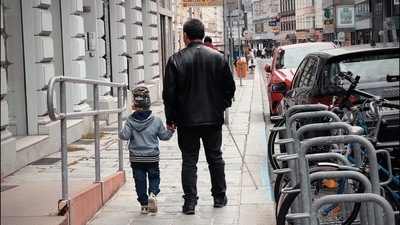 Ein Tag mit Juan Ruiz im Rahmen von Klein.Blind.Kind in Linz - YouTube