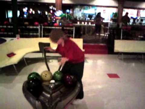 Midget bowling turns to crazed chase and attack - YouTube