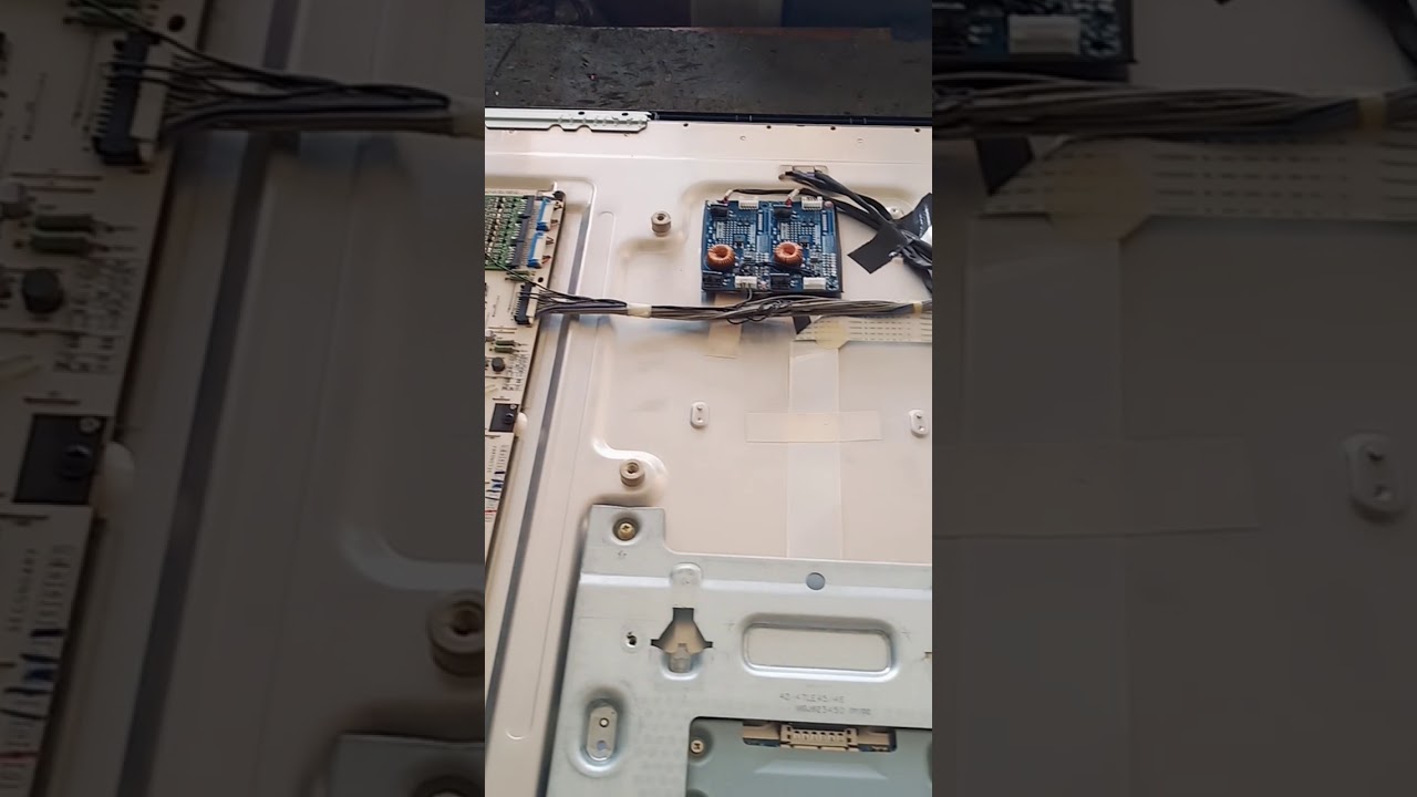 Inverter Led Universal Gold-16ES - YouTube