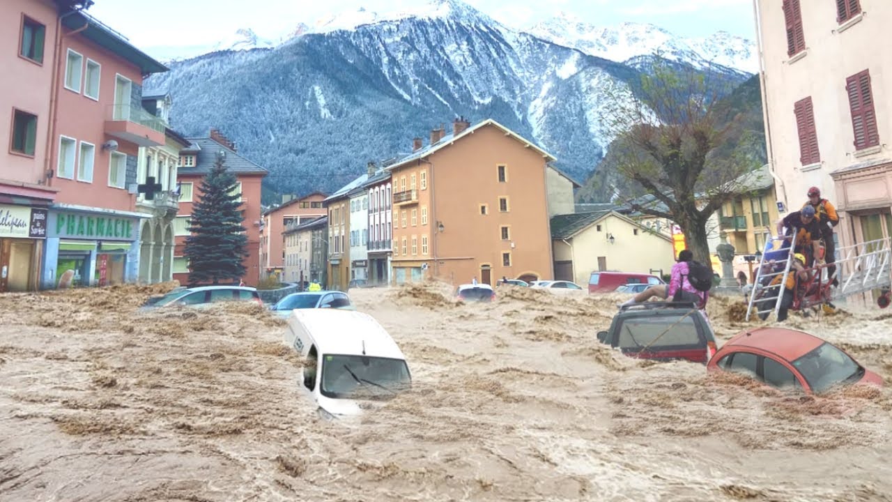 Today, France is in chaos! Cold lava floods from the Alps bury and ...