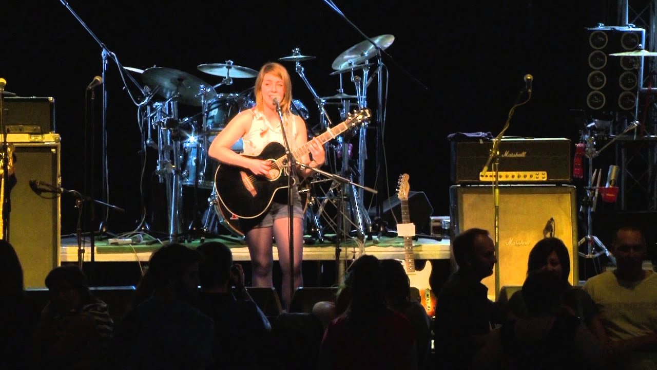 Barkóczi Noémi - Szegény Mazohista - YouTube