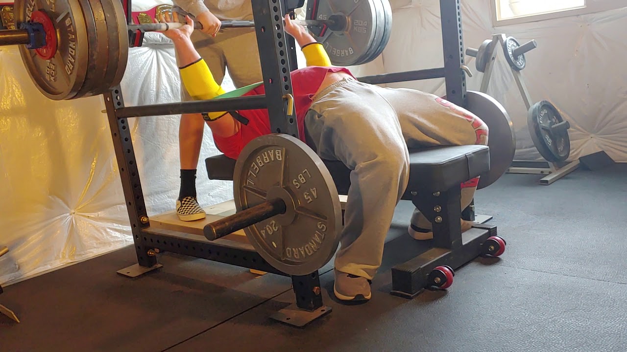 Matt Cussins 500lbs bench press for 5 Reps - YouTube