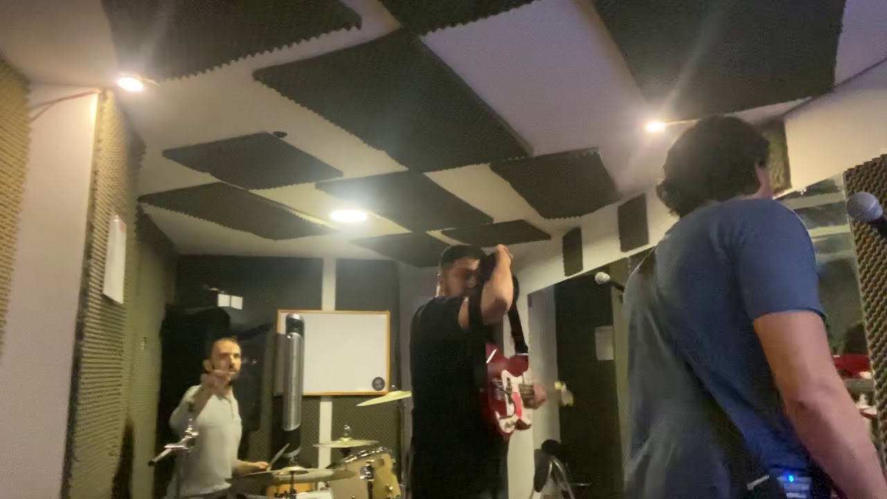 The Howling Lemurs - YouTube