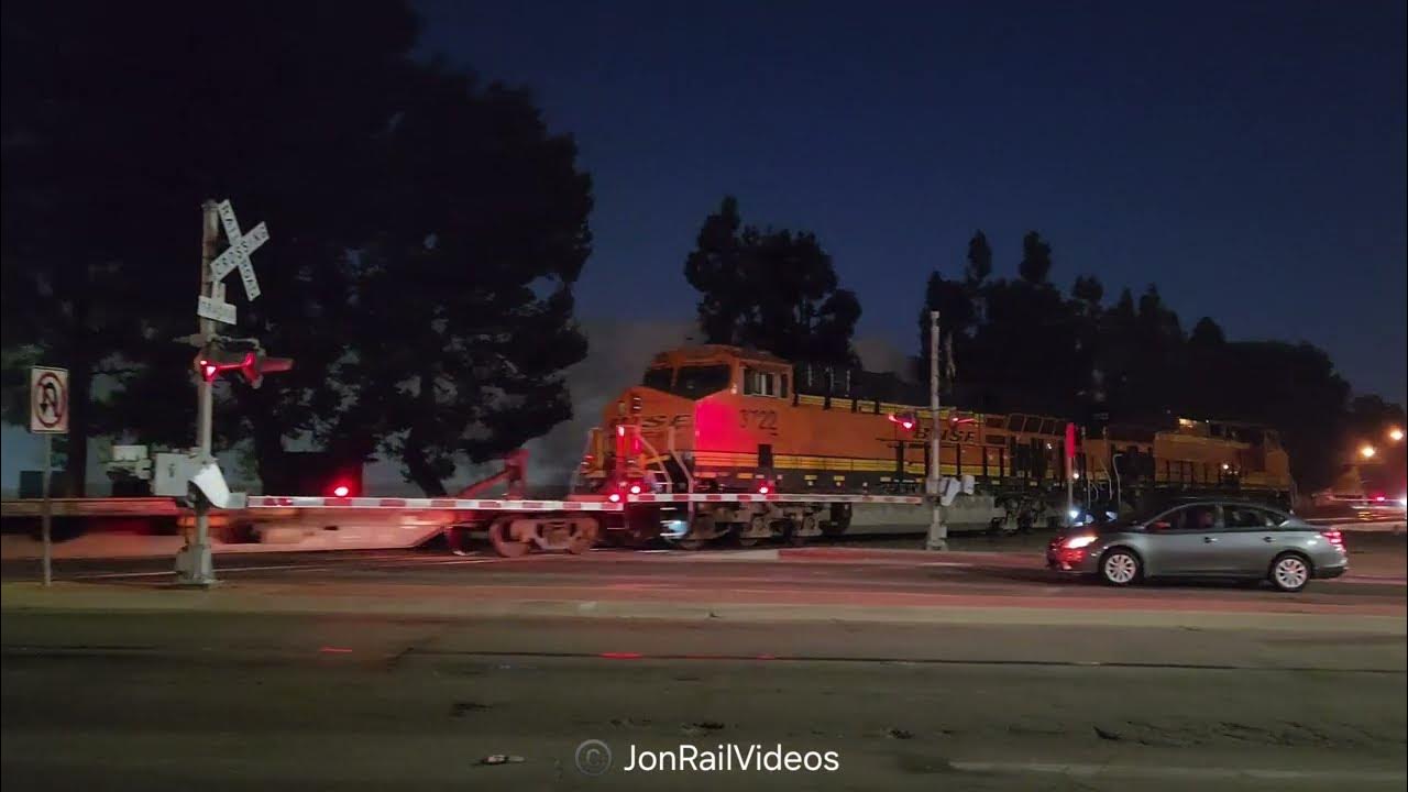 12/15/24 Pre: EB BNSF B train passes through Los Nietos/SFS crossings - YouTube