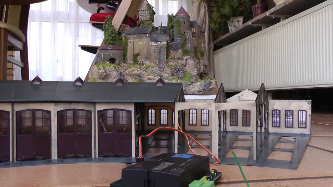 Faller 120277 der neue Ringlokschuppen in 7,5° - Teilung - YouTube