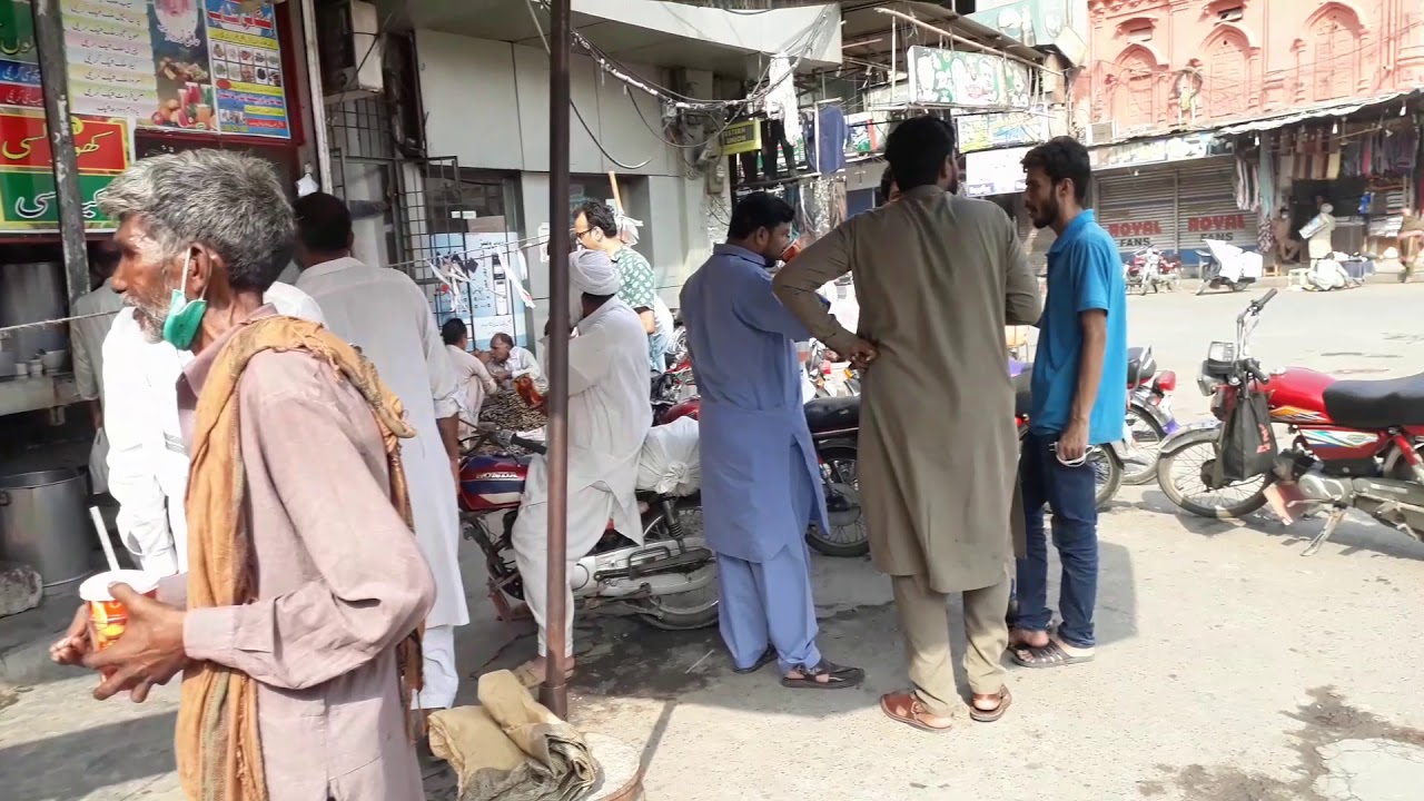 Faisalabad's famous Chowk Ghanta Ghar tour and Bengali lassi - YouTube