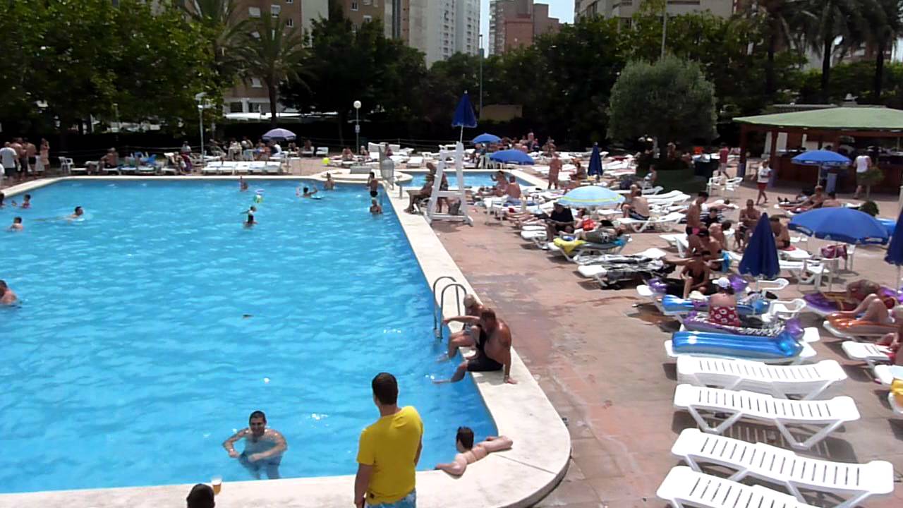 benidorm 2011-pool side prank - YouTube