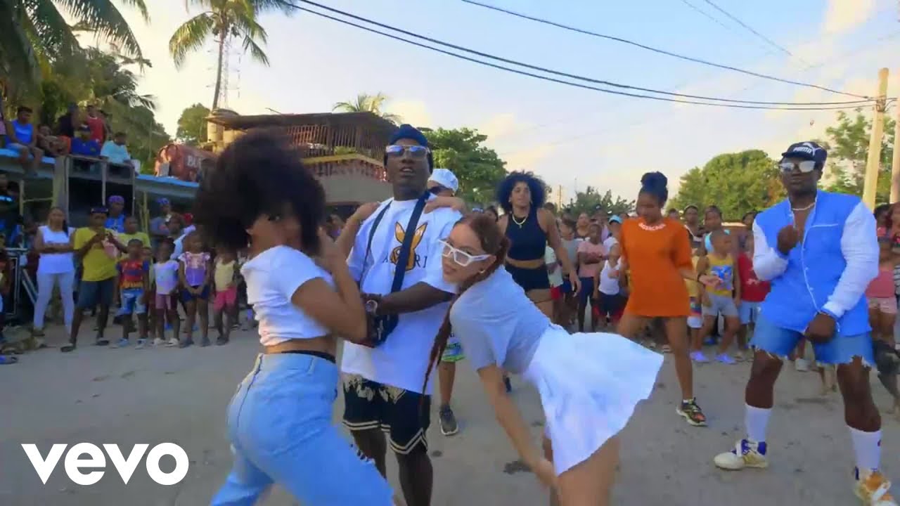 Family Musick - Valla y busque (Official Music Video) ft. Maikel El ...