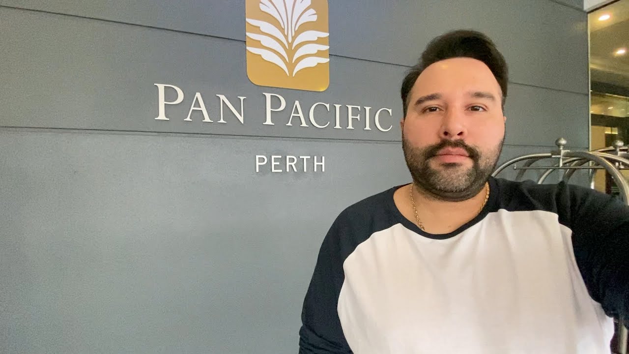PAN PACIFIC PERTH Hotel Executive King Room Tour - YouTube