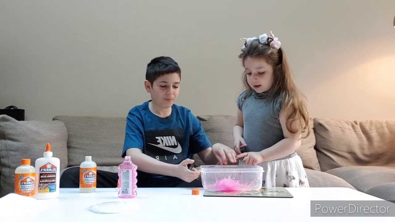 Making slime with my sister Part 2!!!!! (Pink slime!!) - YouTube