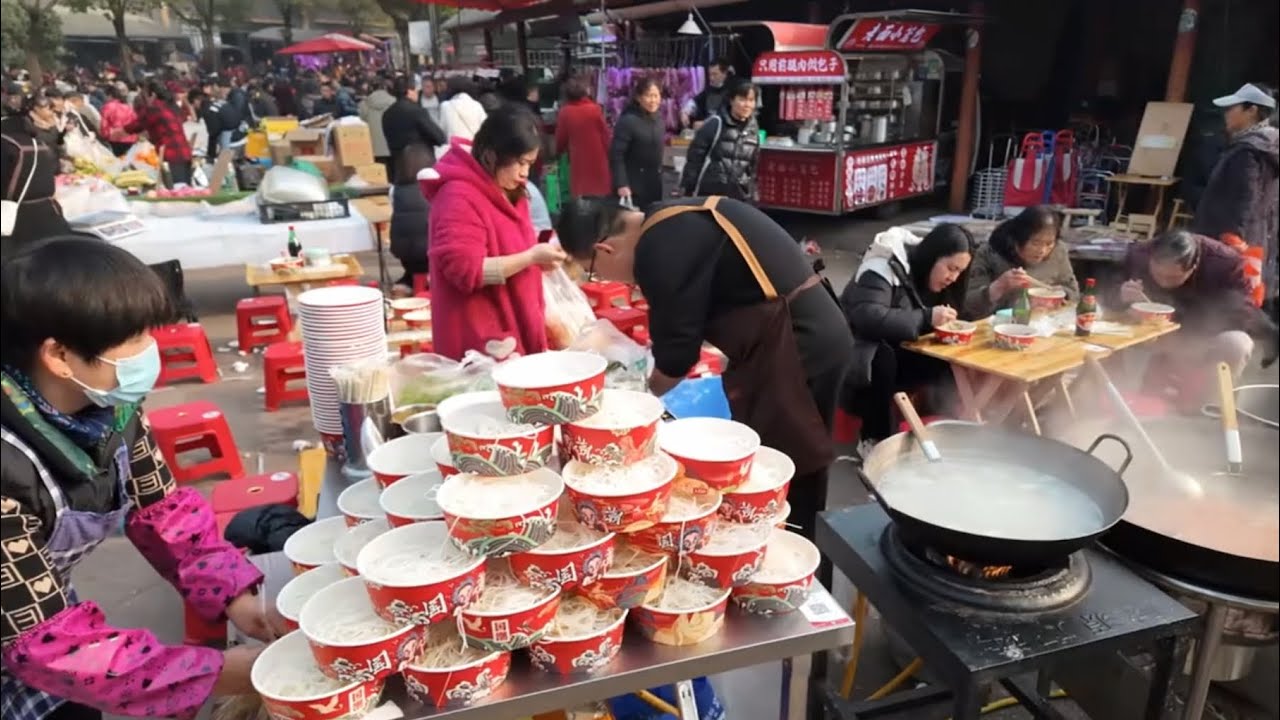 Bustling Breakfast Market in Chongqing, China: Huge Breakfast Crowd ...