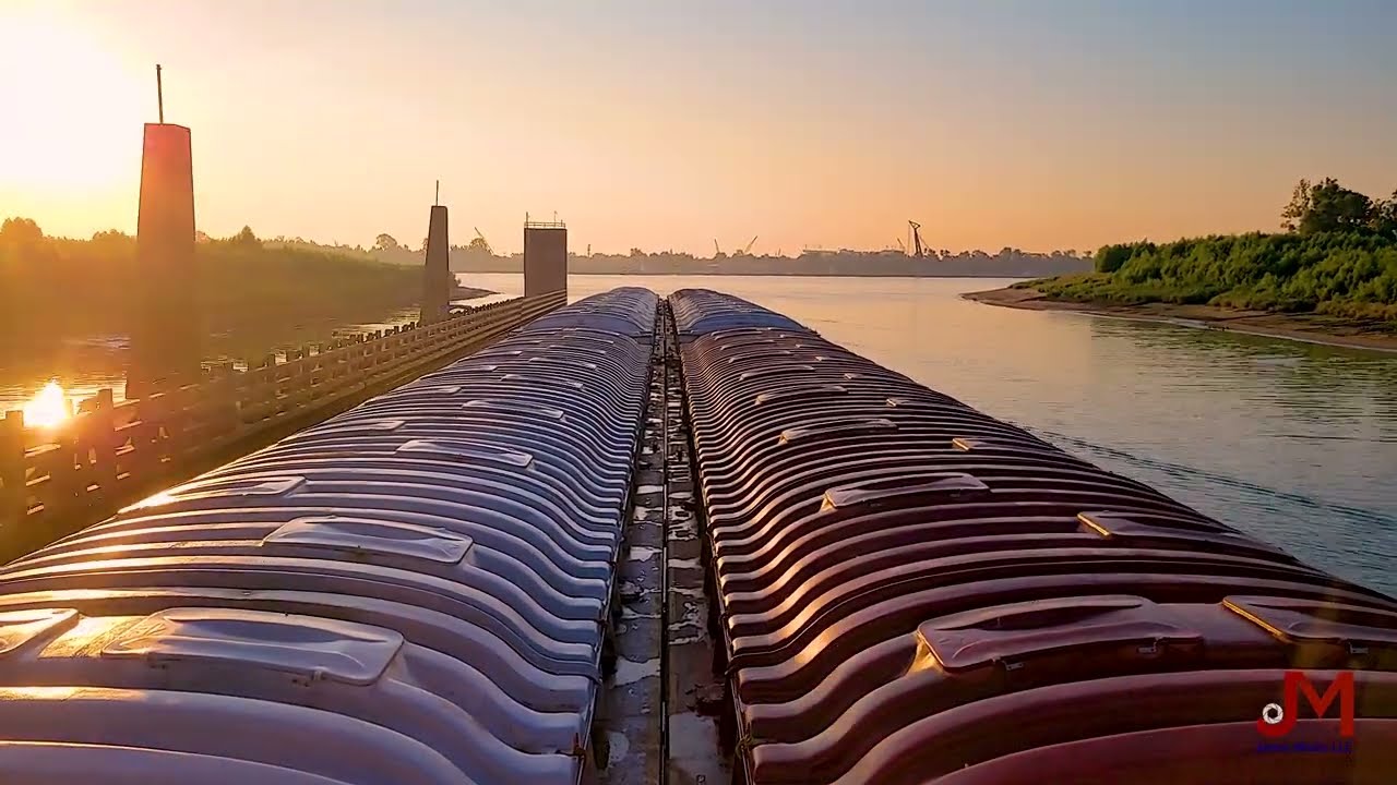 Port Allen Lock, Baton Rouge, South Bound Mississippi River. - YouTube