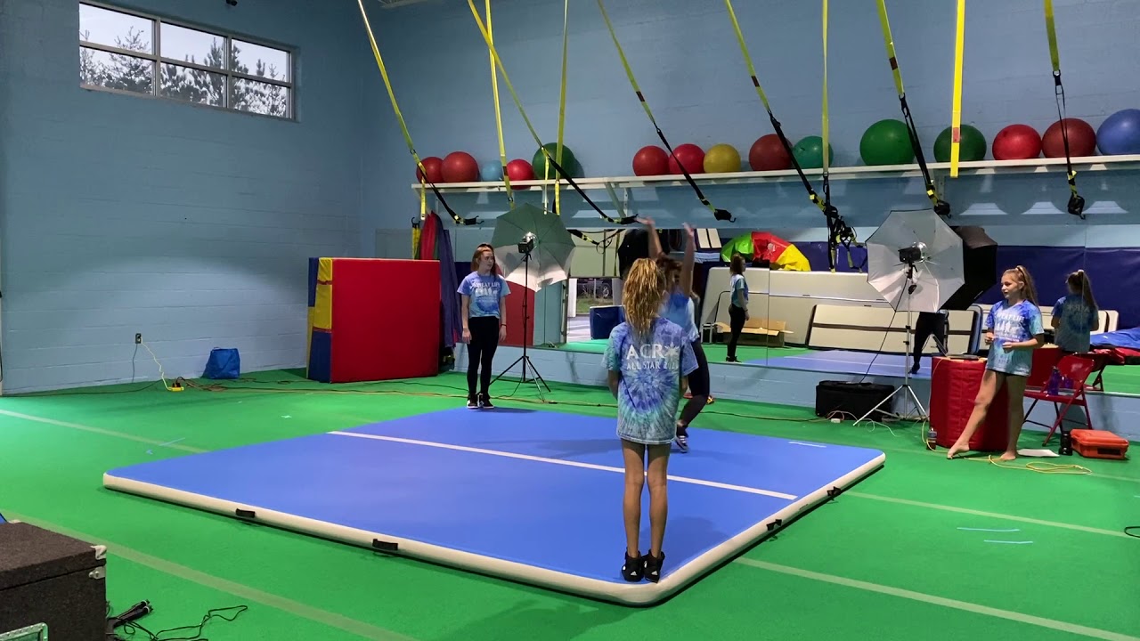 Jovian™ AIR ACROBAT 13x13 Inflatable Mat - YouTube