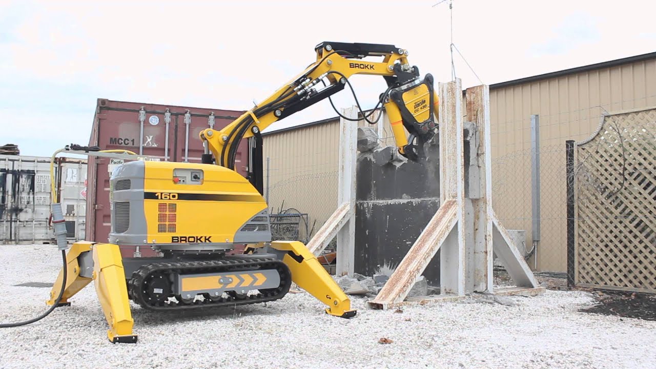 Brokk 160 crushing - YouTube