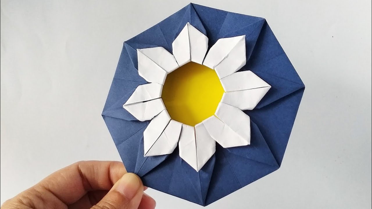 Origami Daisy Medal - YouTube