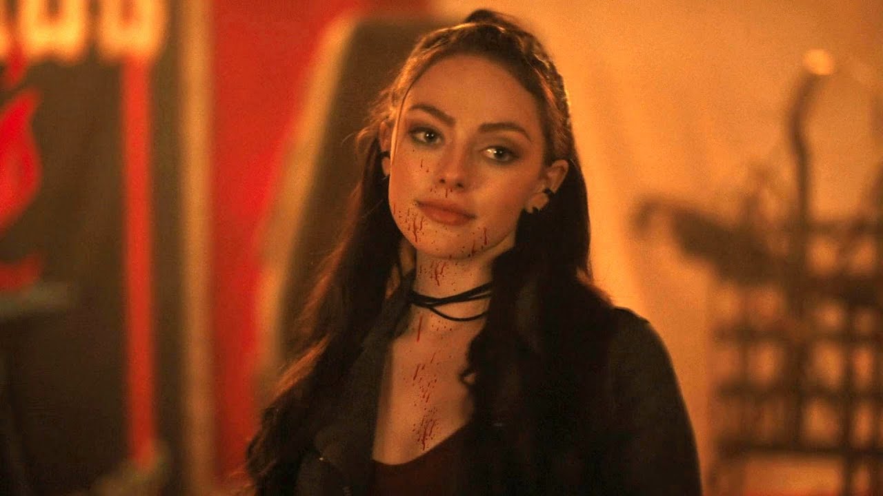 Legacies 4x11 Vampire Lizzie and Tribrid Hope Brutally Kill a Vampire ...