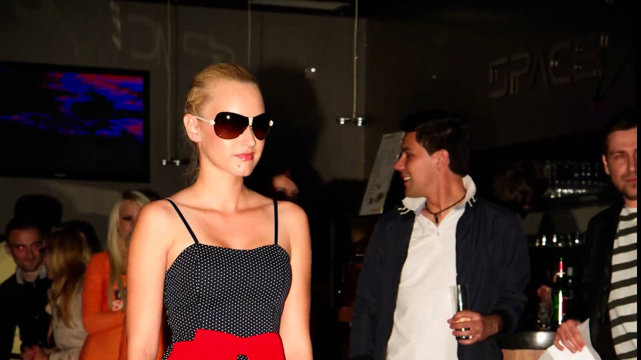 Modna revija Space bar - YouTube