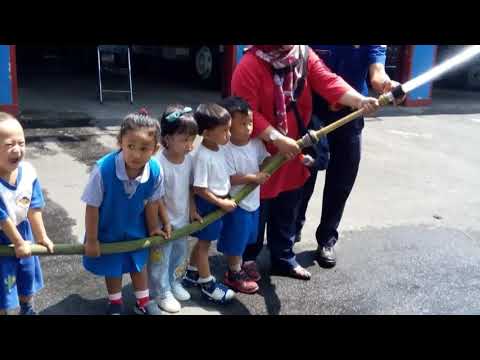 Seru...!! Anak-Anak ikut Memadamkan Api