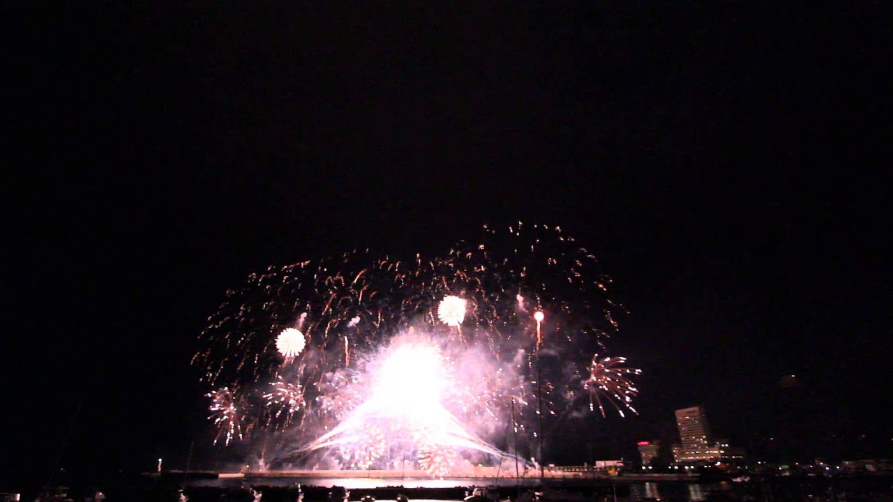 December 7, 2014 Atami sea fireworks display - YouTube