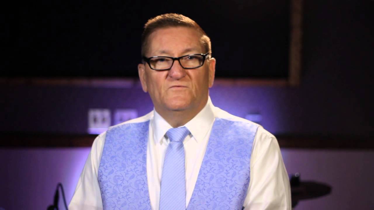 Denvil Curry, Man With No Vocal Cord wmv - YouTube