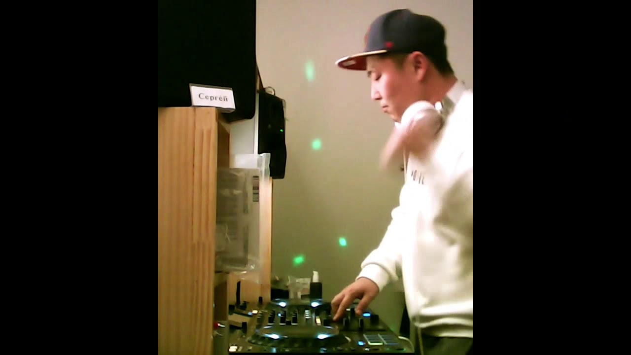 이것이 2000년대 꼰대 테크노여.(This is techno music from the 2000s.) - YouTube Music