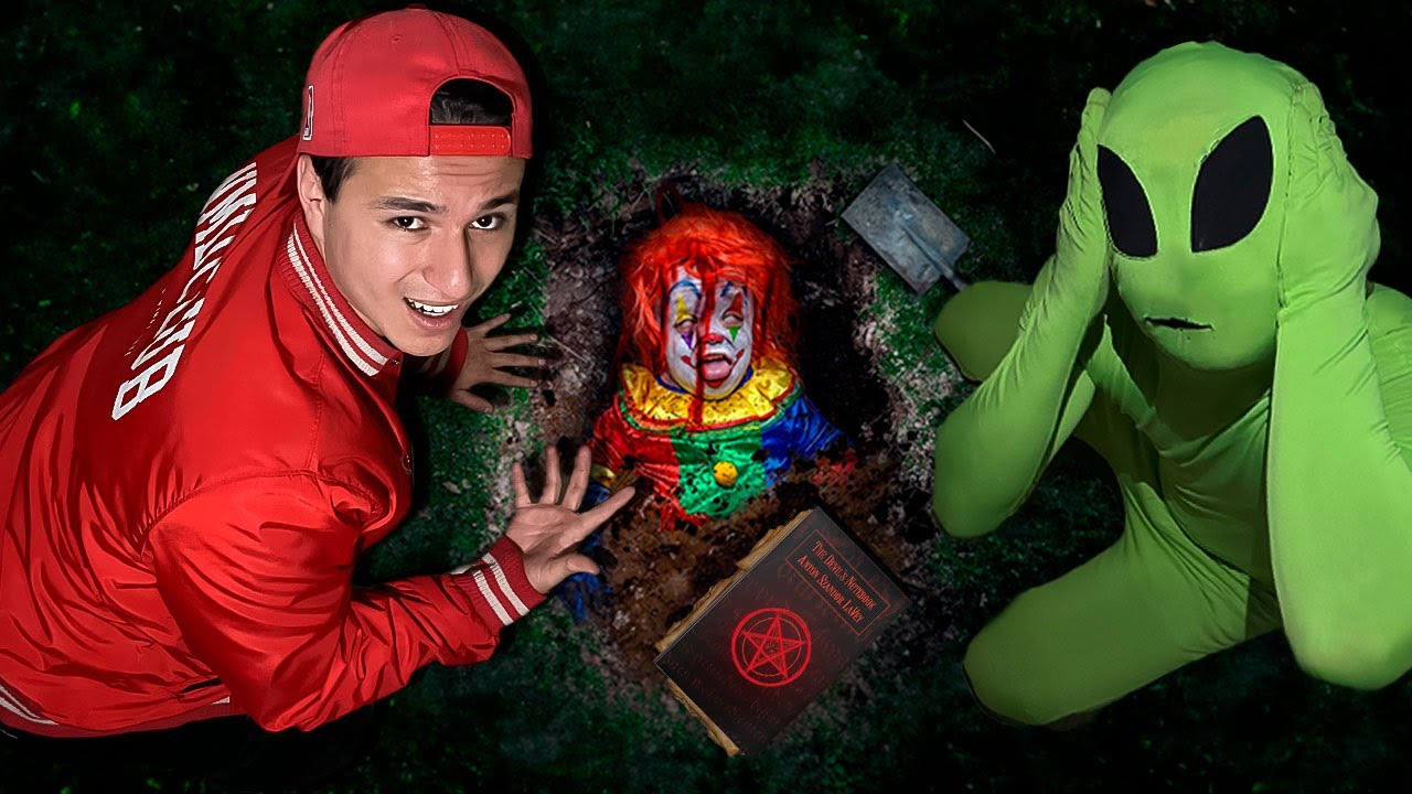 ENTERRAMOS EL LIBRO SECRETO DEL PAYASO *BIGGER* @PARCERICO - YouTube