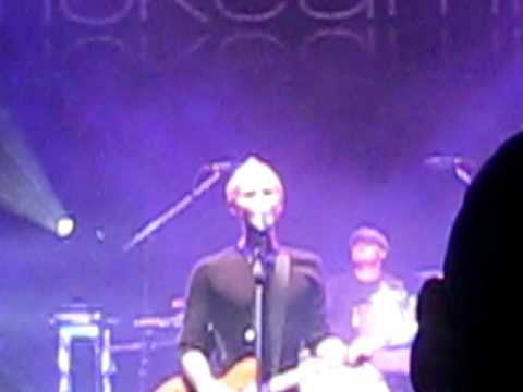 Lifehouse- "Broken" (Live in Boston) - YouTube