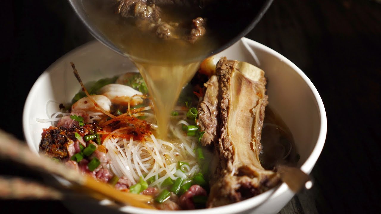 How to make pho with beef ribs? | Ua fawm ob tus tav nyuj noj - YouTube