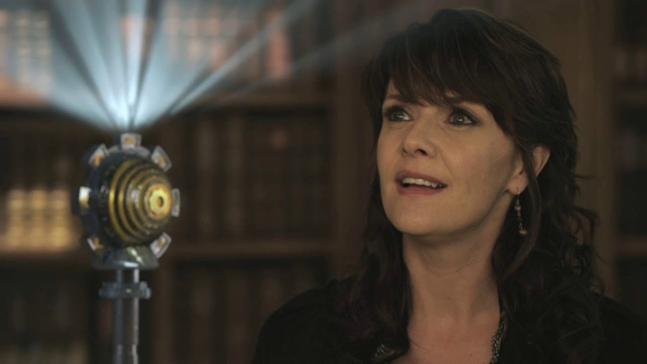Amanda Tapping - Helen Magnus - YouTube