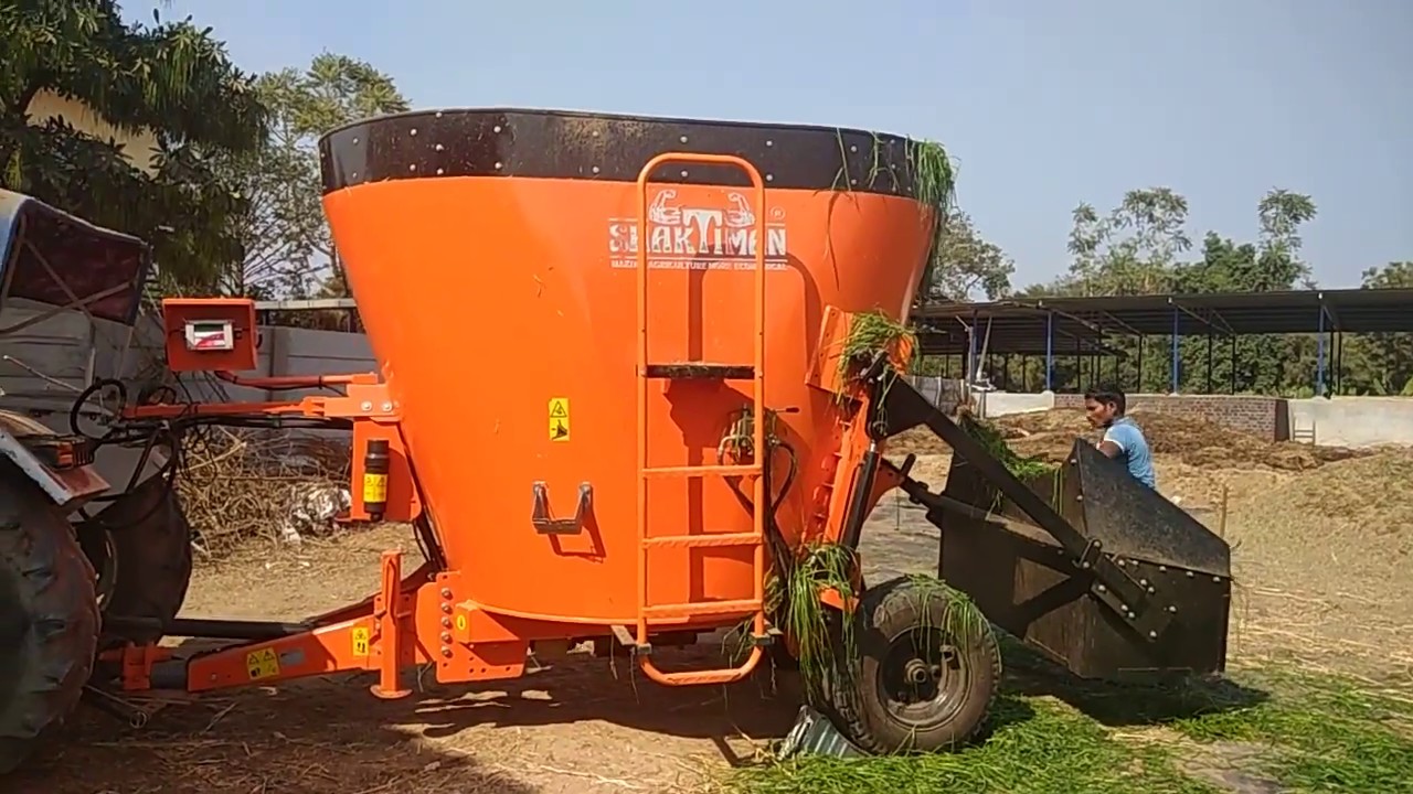 Shaktiman TMR -Total Mix Ration machine - YouTube