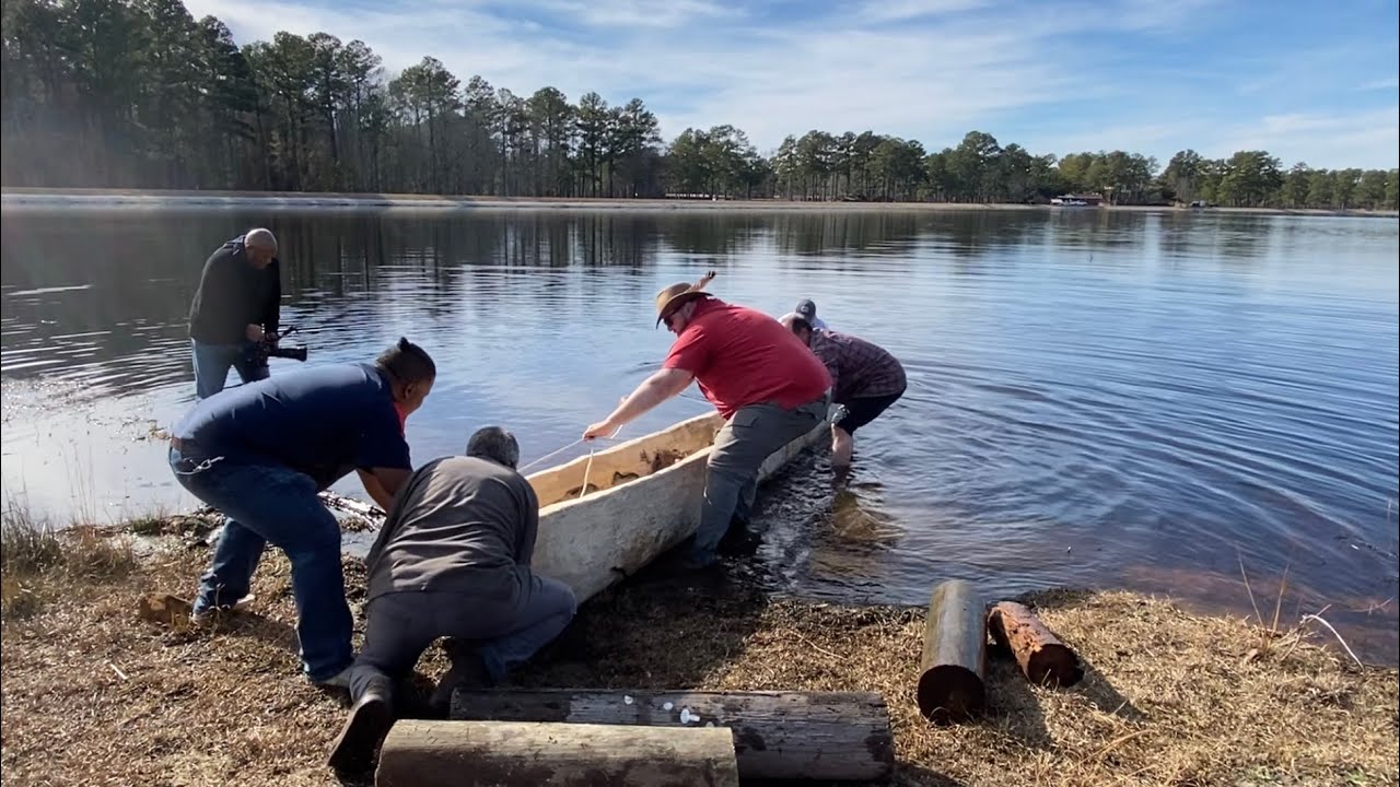 "Life by the River" Project creates canoe in the ancient way - YouTube