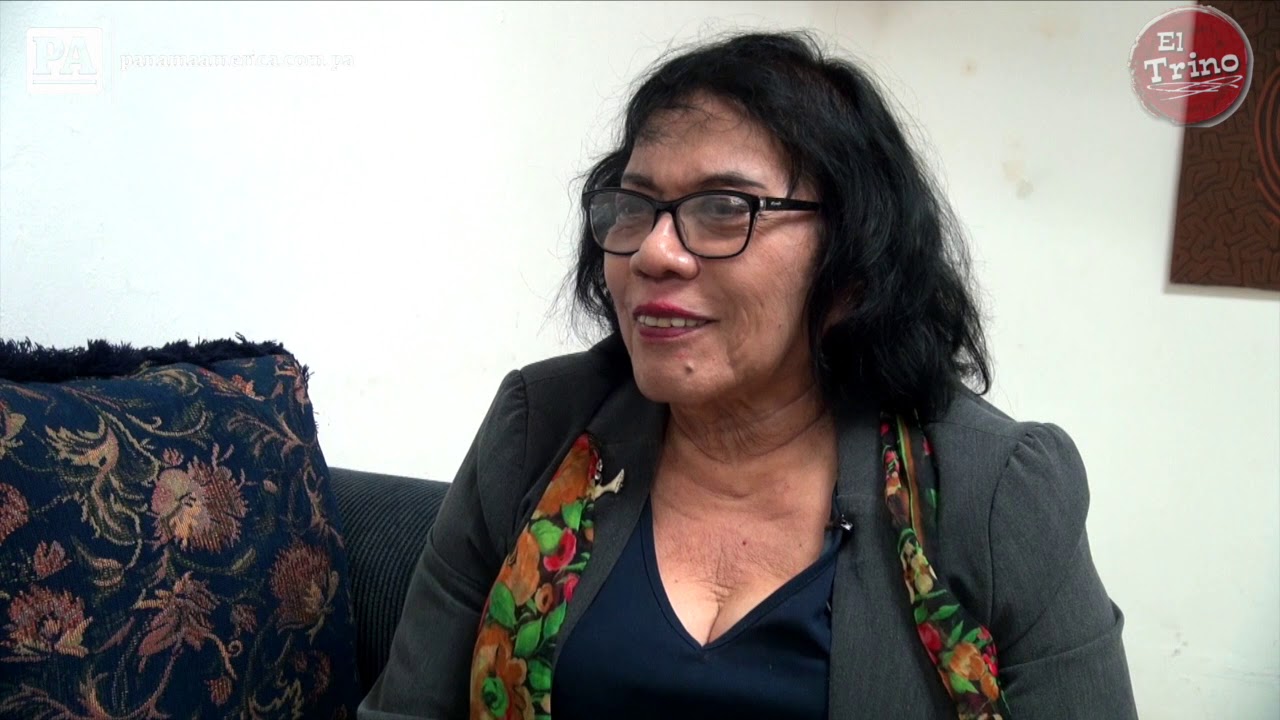 Moravia Ochoa: La patria no tiene quien la quiera - YouTube